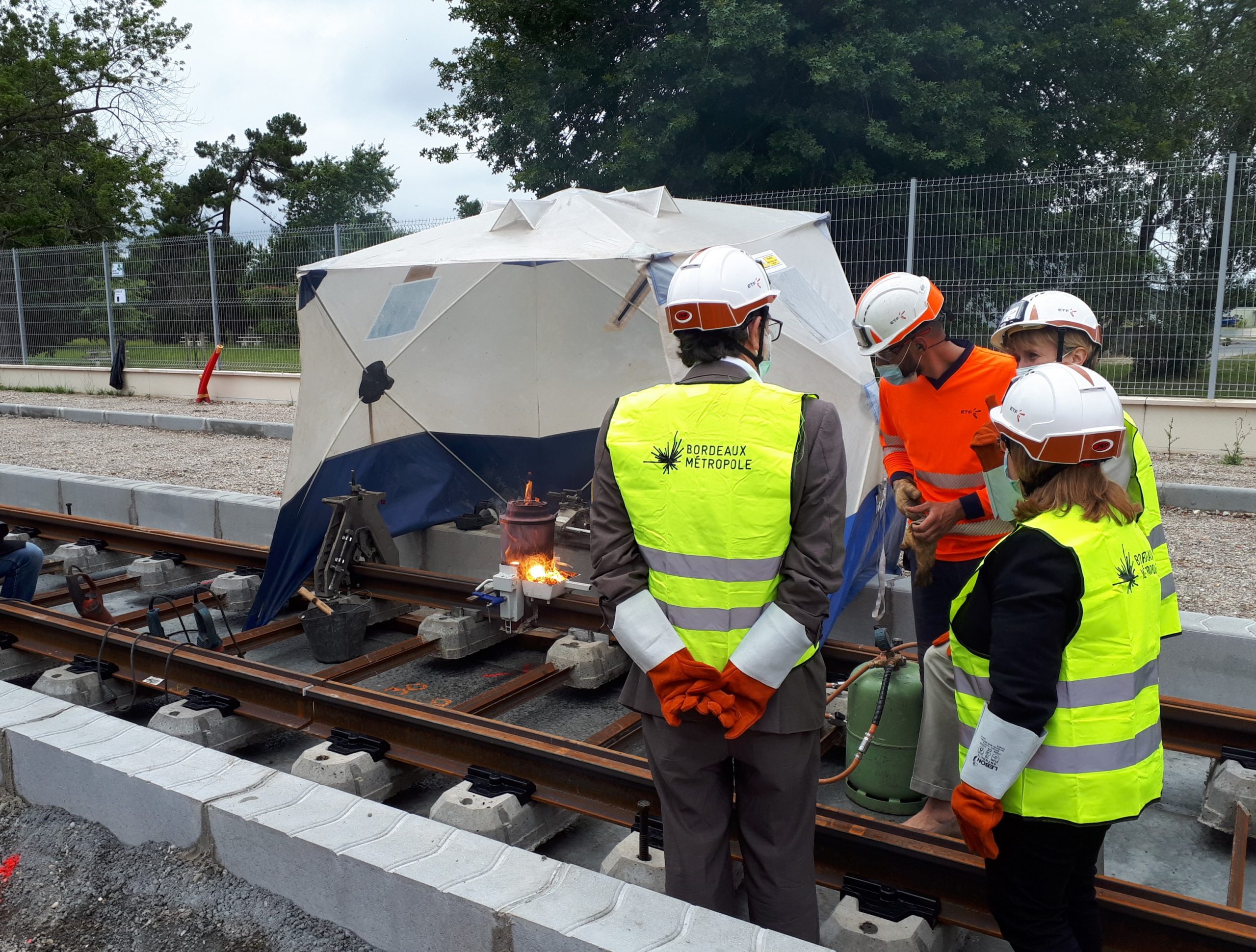 Extension du tramway bordelais : première soudure de rail à Mérignac en ...
