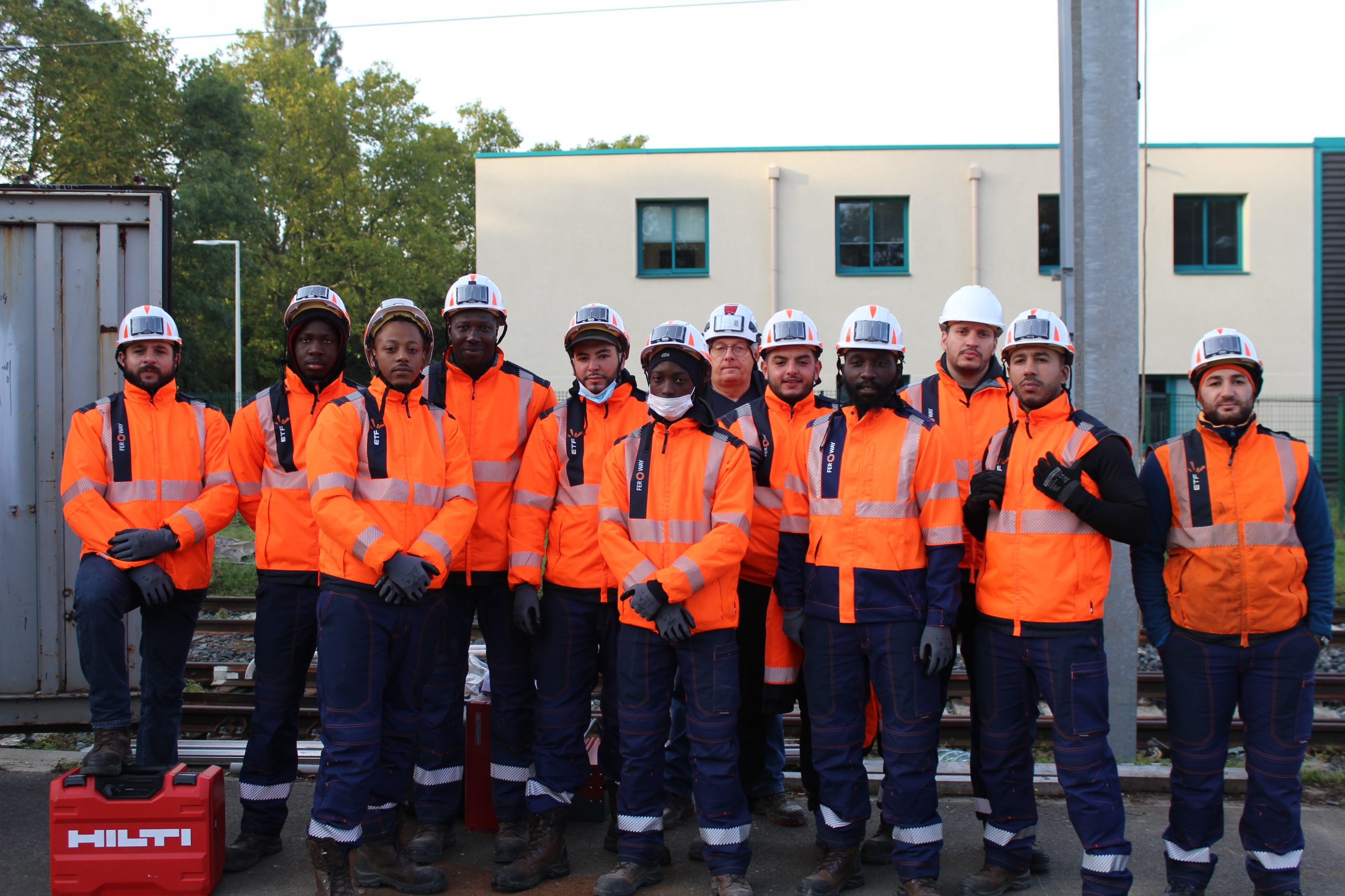 ETF forme ses futures équipes caténaires pour le chantier de la L15 Sud ...