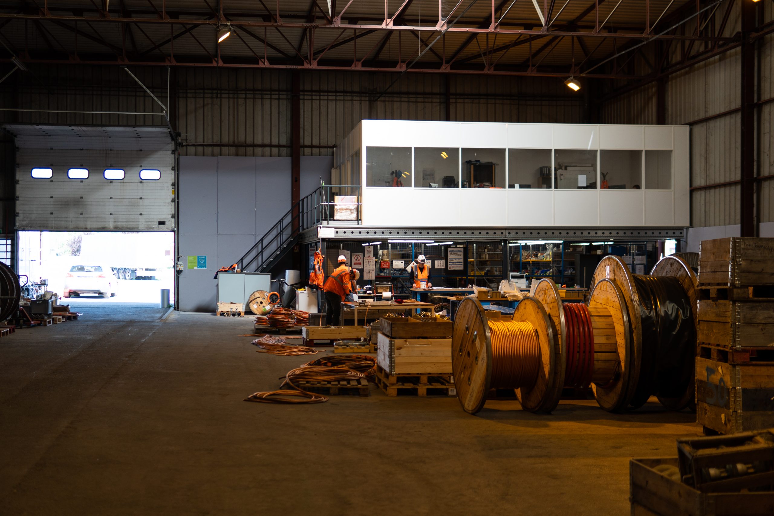 Behind the scenes at PLAC : Logistics and Catenary Assembly Platform - ETF