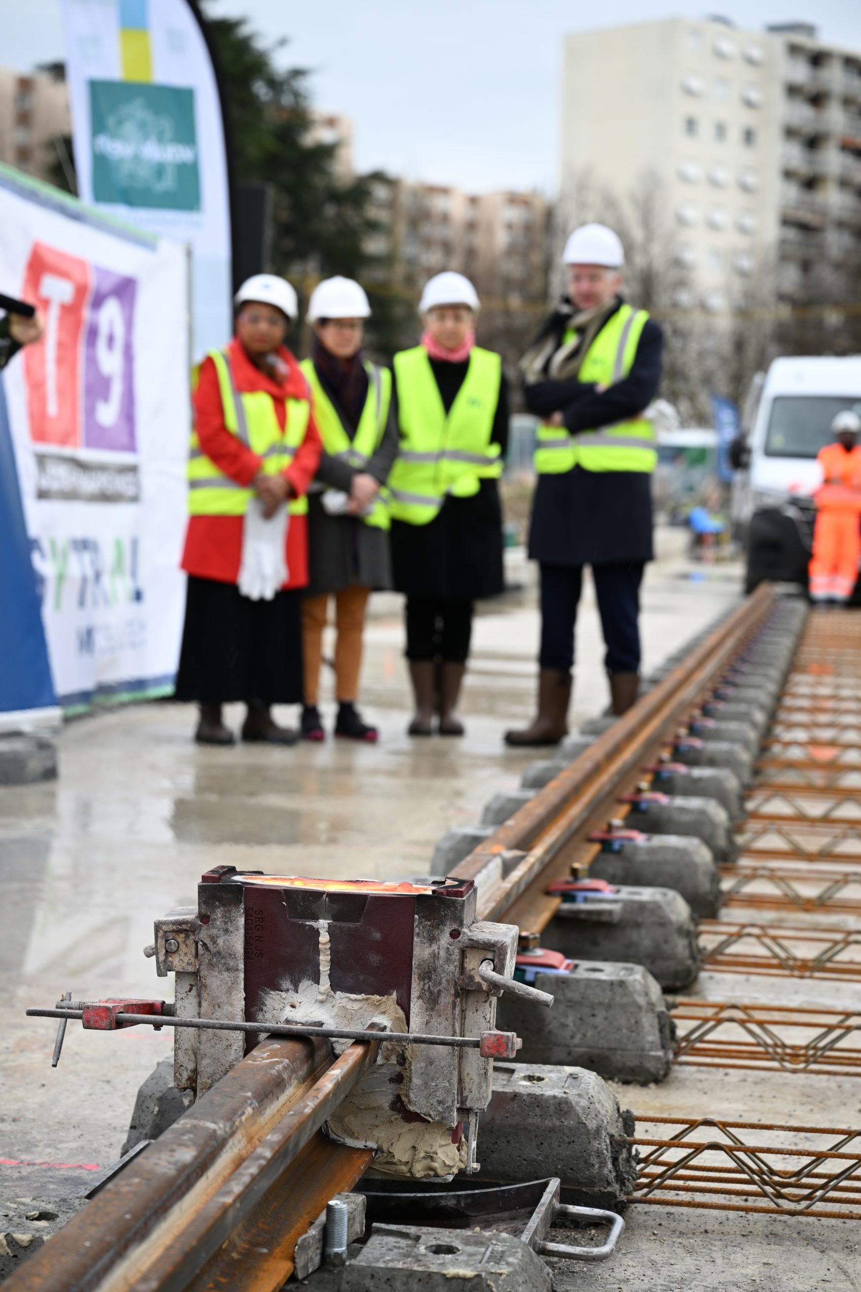 Tramway T9 à Lyon : première soudure de rail - ETF