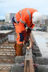 Tramway T9 à Lyon : première soudure de rail - ETF